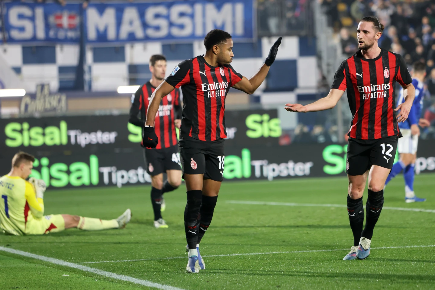 El Milán venció en Como al equipo revelación y se acerca al líder Inter ...